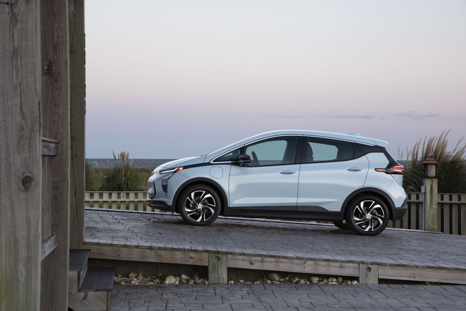 Chevrolet Bolt EV technical specifications and fuel economy
